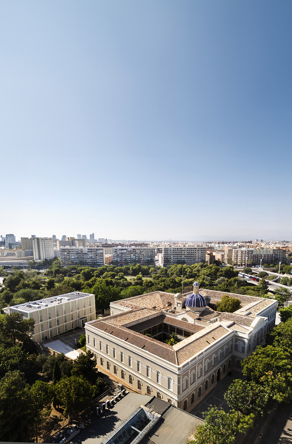 Universidad Europea Turia Campus by Ramón Esteve Estudio - 谷德设计网