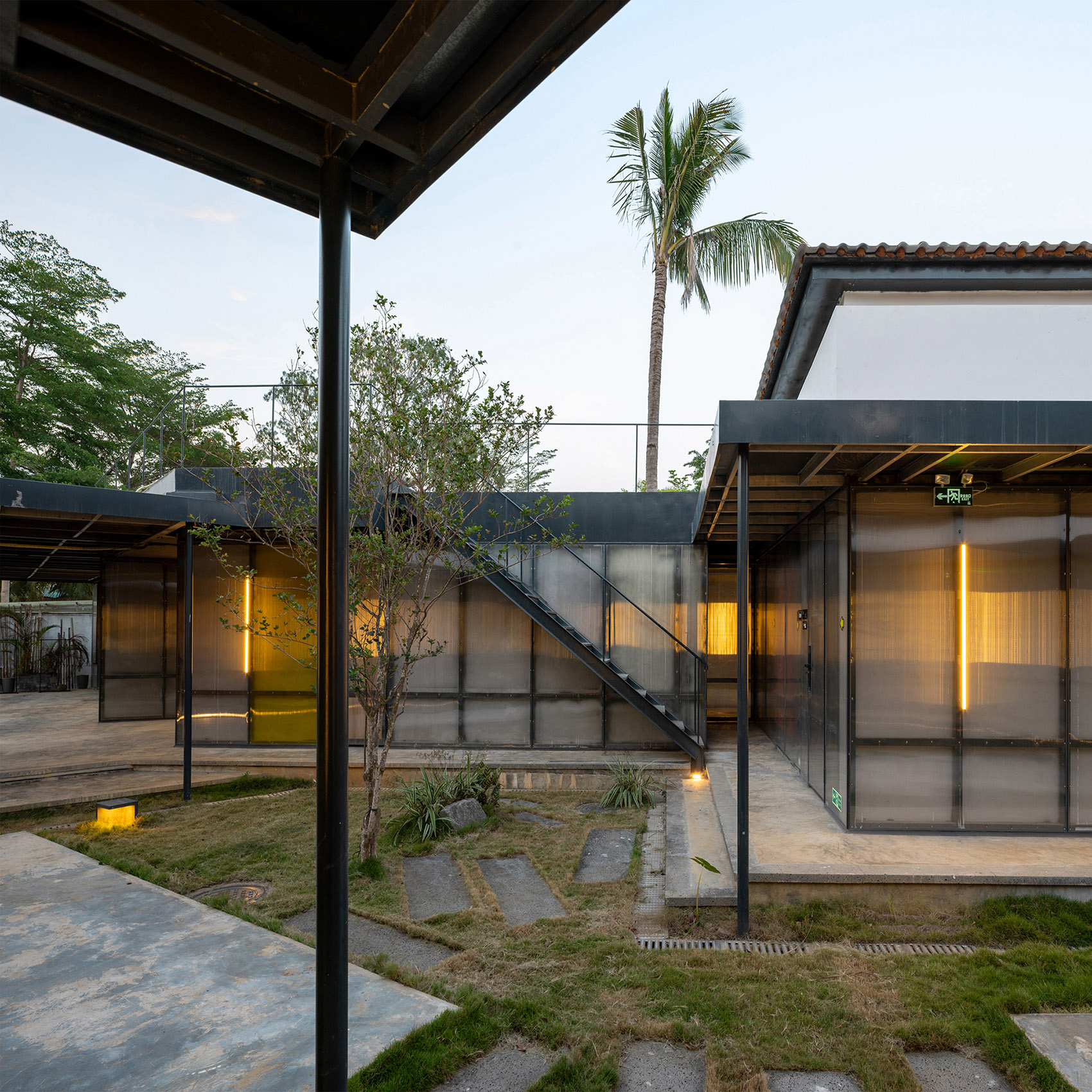 Earth-Hugging Duke Plaza by Edge Architects - 谷德设计网