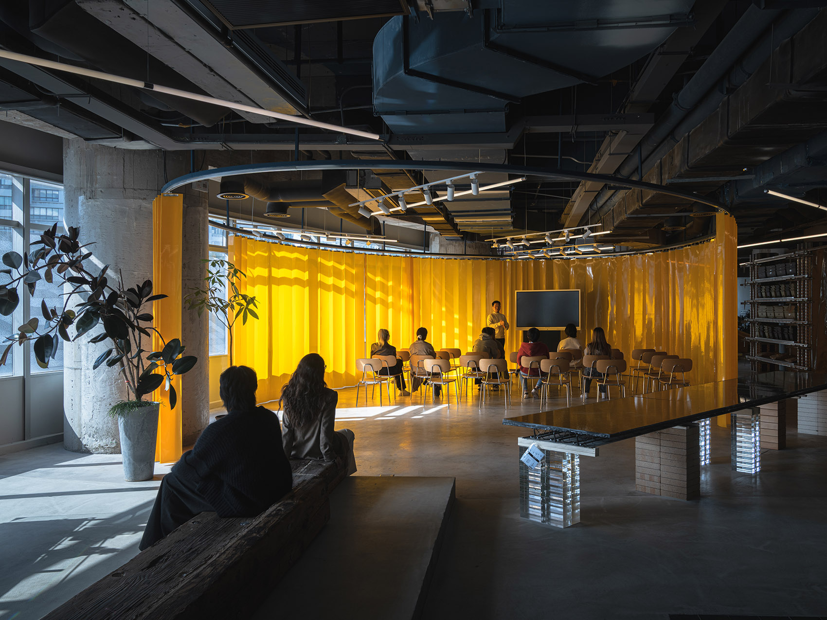 889GLO Art Space by SpActrum - 谷德设计网