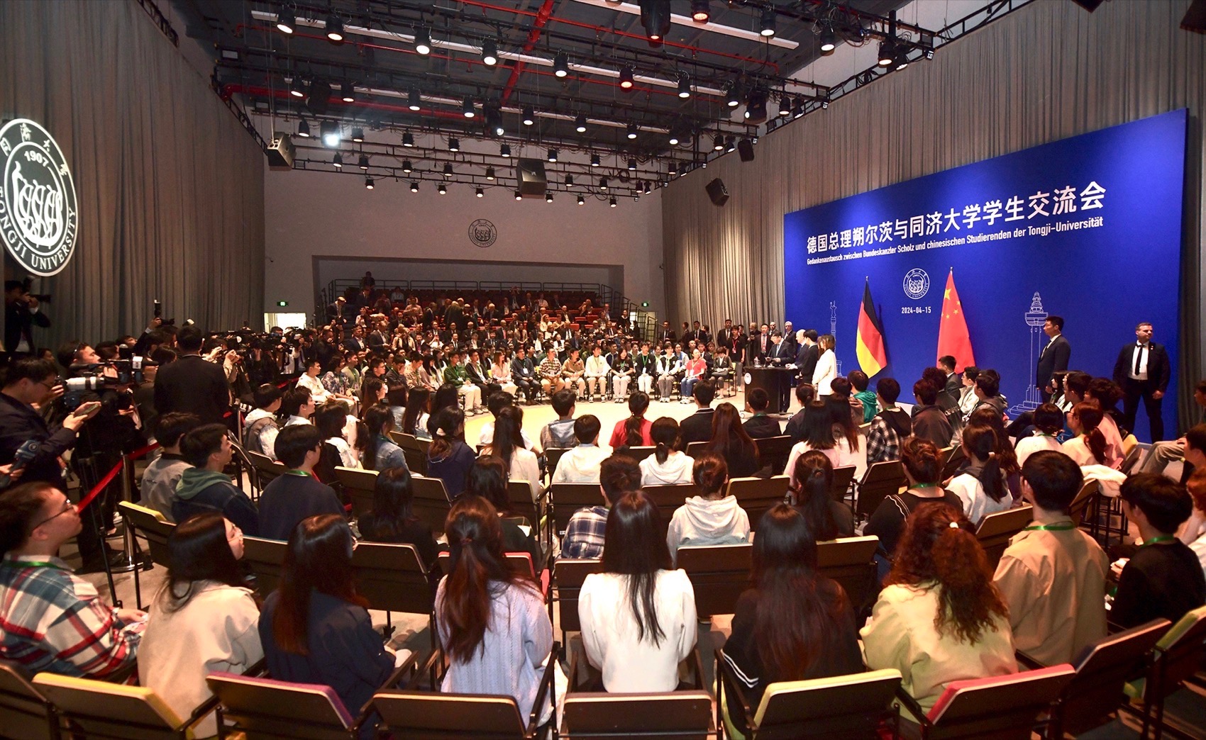 Yijia Building of Tongji University (Students’ Activity Center in ...