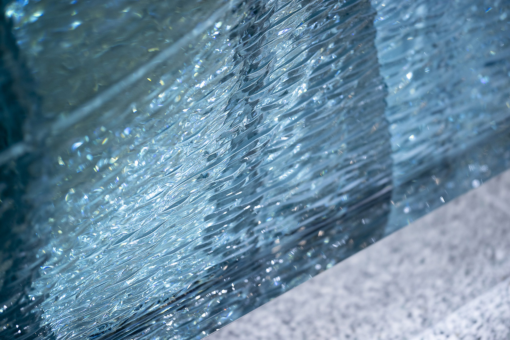 Fairmont Golden Prague glass wall by Lasvit - 谷德设计网