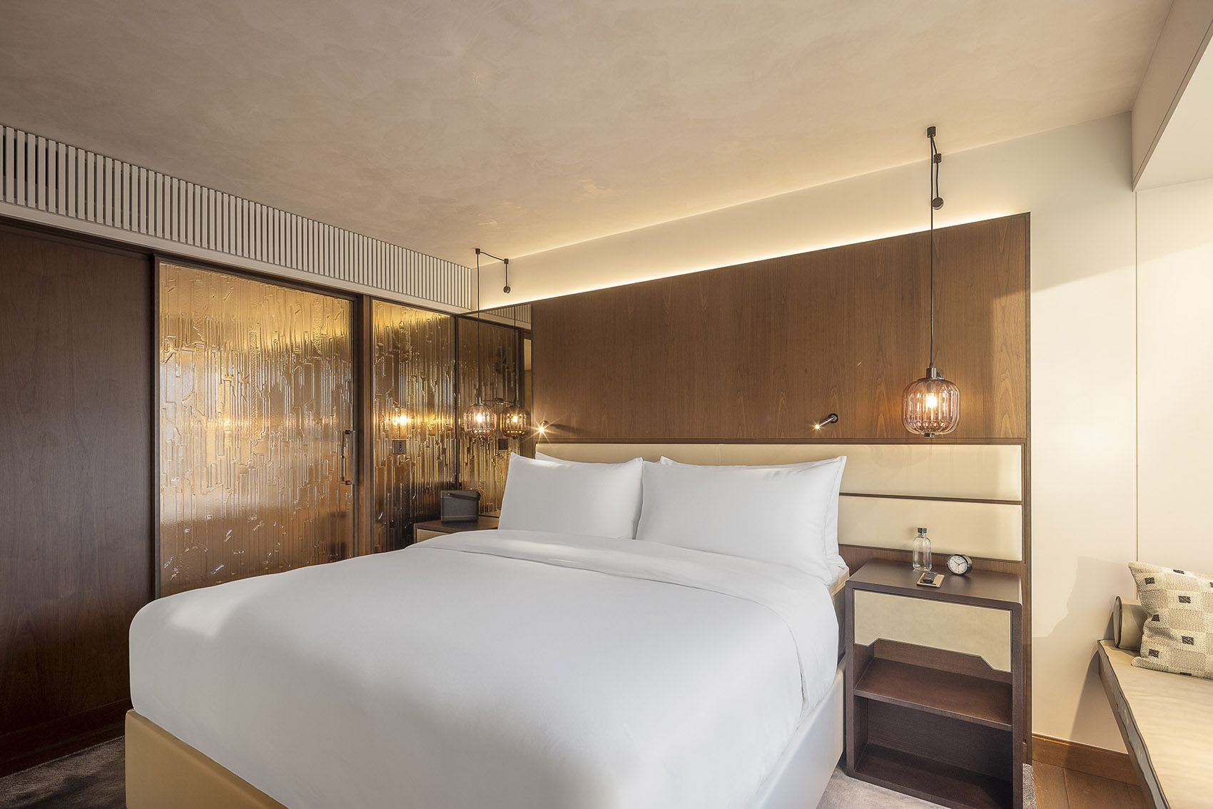 Fairmont Golden Prague glass wall by Lasvit - 谷德设计网