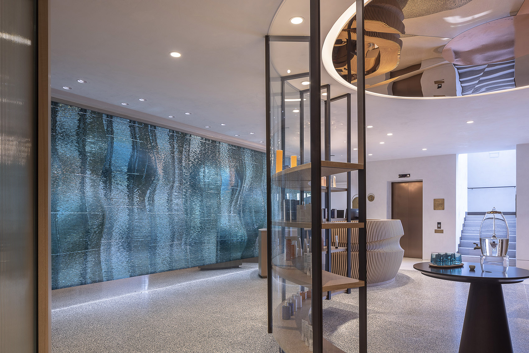 Fairmont Golden Prague glass wall by Lasvit - 谷德设计网