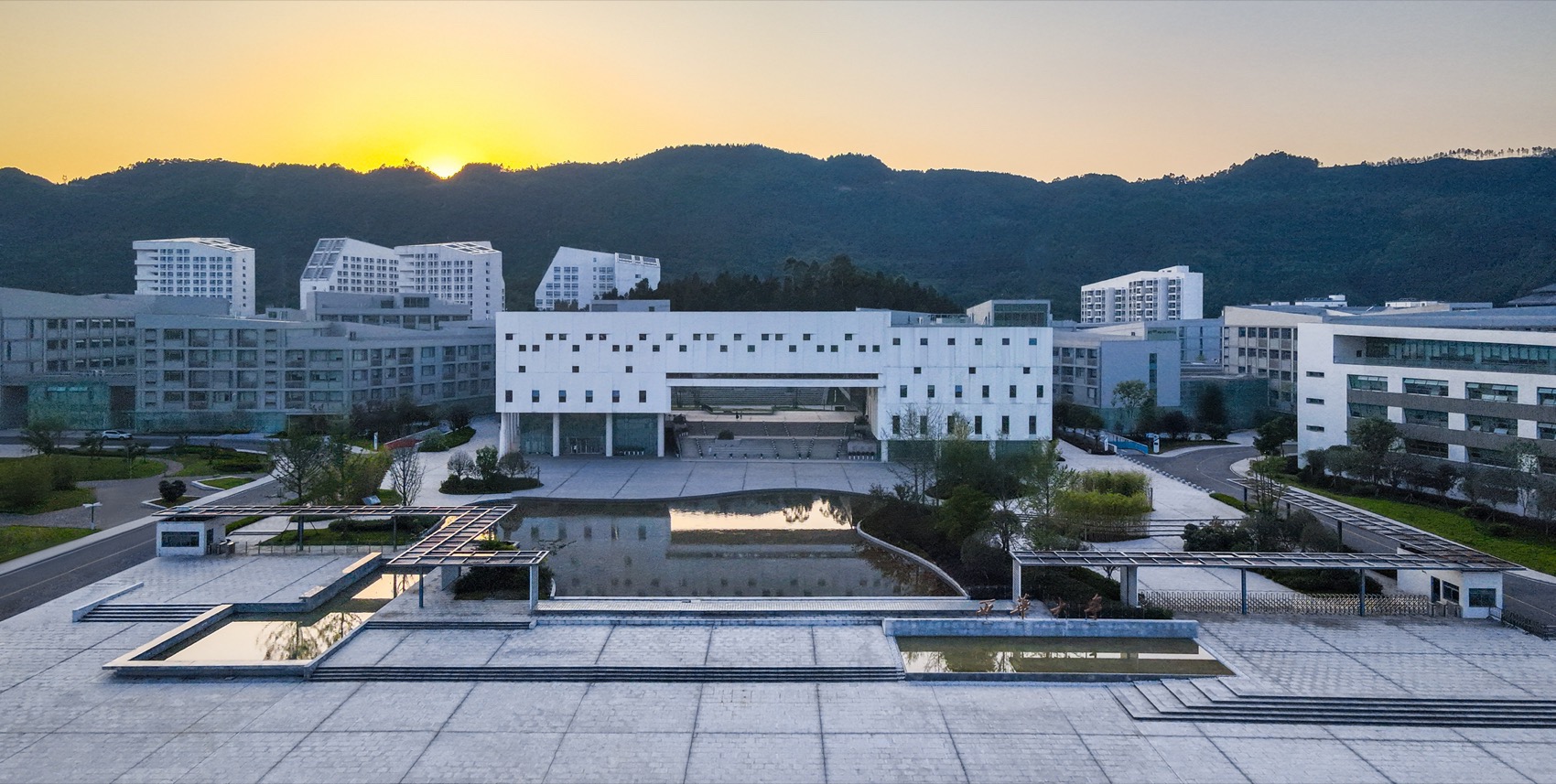 Xihua University Yibin Campus (Phase Ⅱ) by FCJZ - 谷德设计网