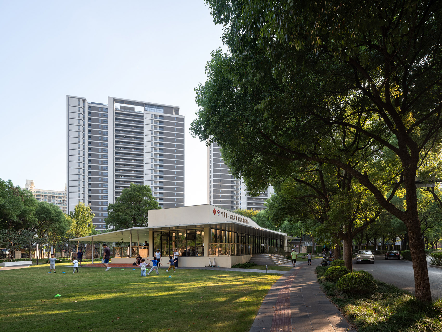 Two public service station in Gubei Community by Atelier Archmixing - 谷德设计网