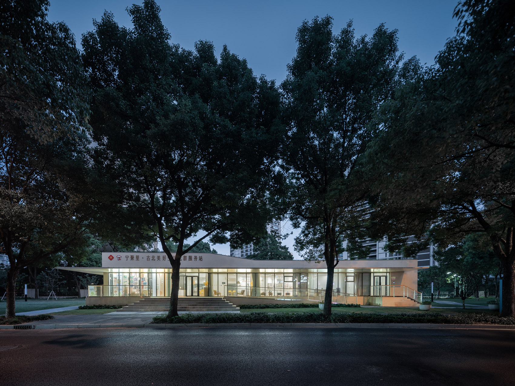 Two public service station in Gubei Community by Atelier Archmixing - 谷德设计网