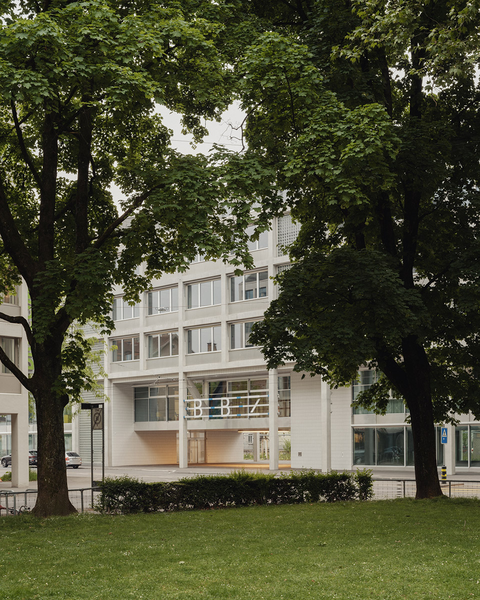 Vocational School for Building Trades by Gunz & Künzle Architekt - 谷德设计网