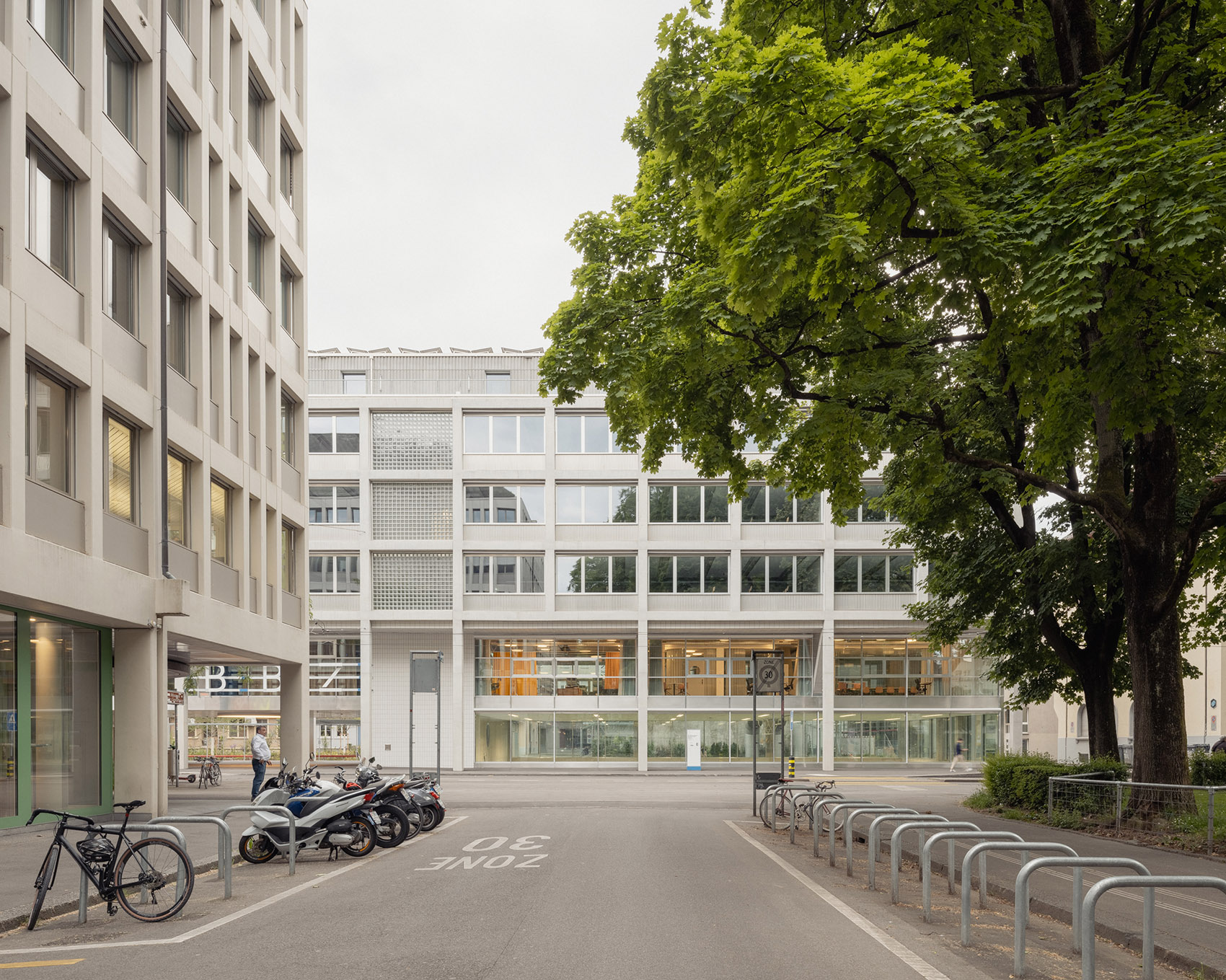 Vocational School for Building Trades by Gunz & Künzle Architekt - 谷德设计网