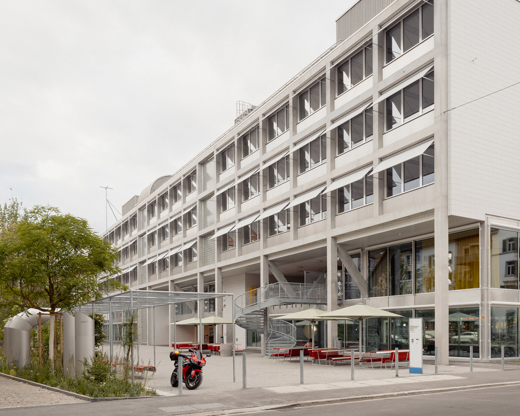 Vocational School for Building Trades by Gunz & Künzle Architekt - 谷德设计网