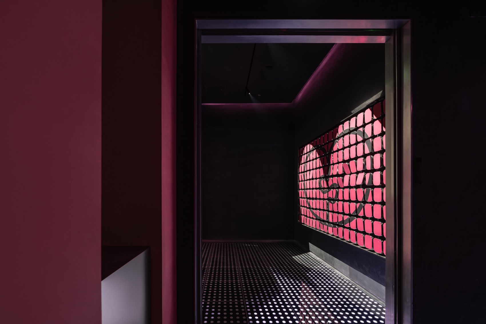 Crush BAR by MARS Studio - 谷德设计网