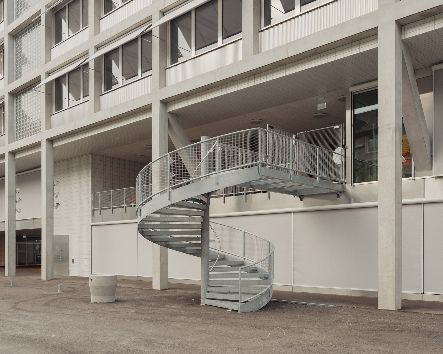 Vocational School for Building Trades by Gunz & Künzle Architekt - 谷德设计网