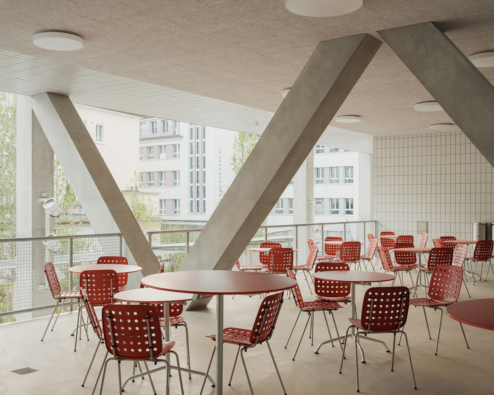 Vocational School for Building Trades by Gunz & Künzle Architekt - 谷德设计网