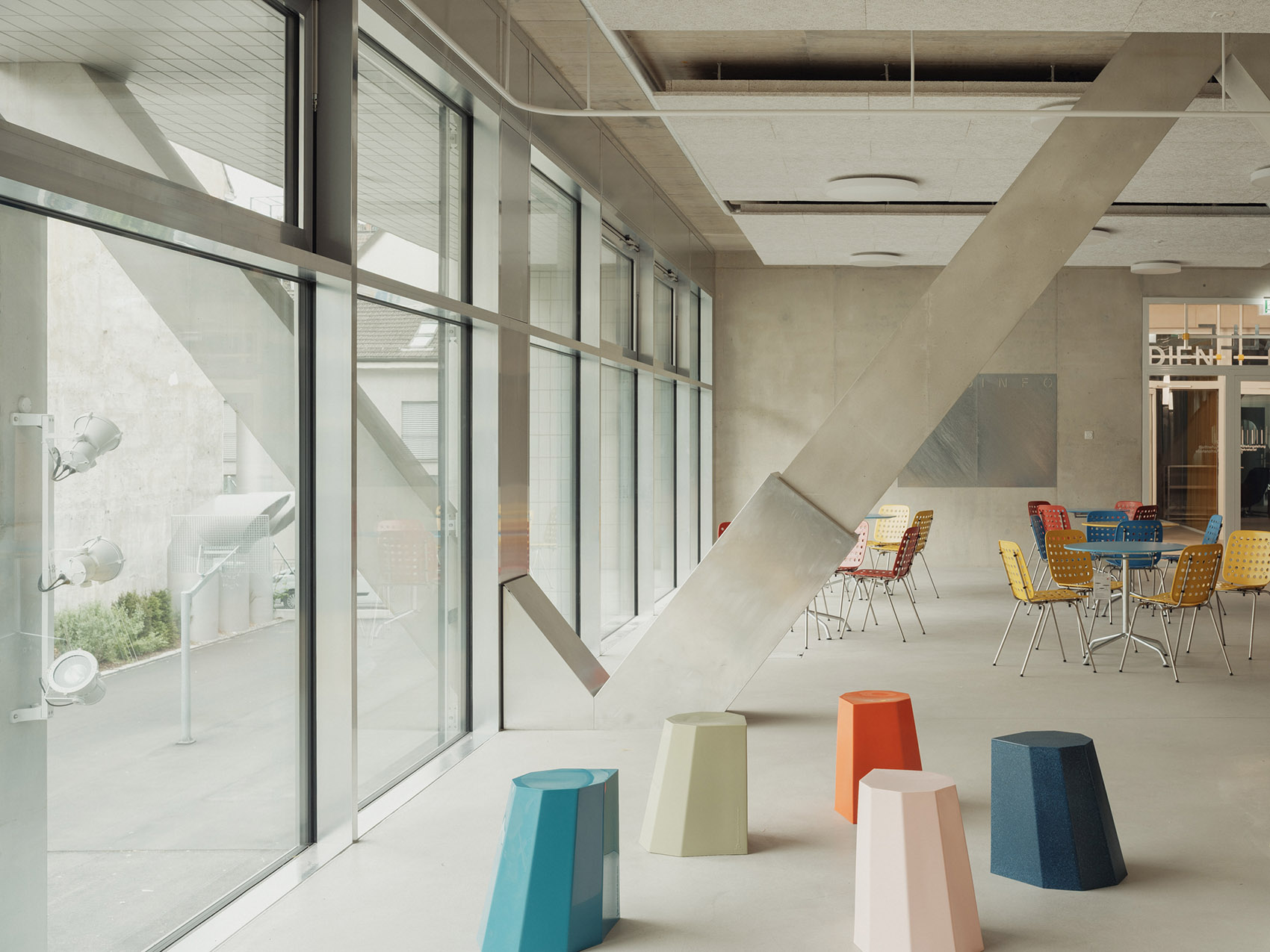 Vocational School for Building Trades by Gunz & Künzle Architekt - 谷德设计网