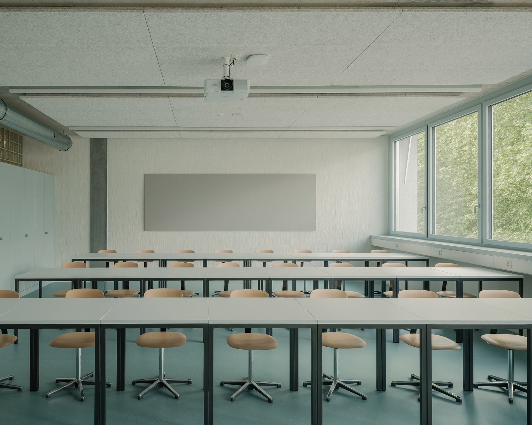 Vocational School for Building Trades by Gunz & Künzle Architekt - 谷德设计网