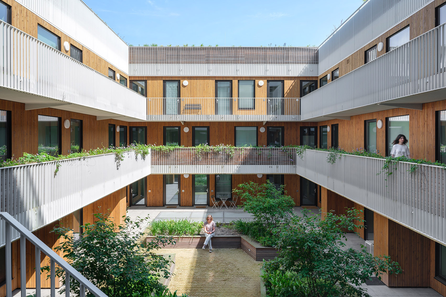 Floating Gardens by Orange Architects - 谷德设计网