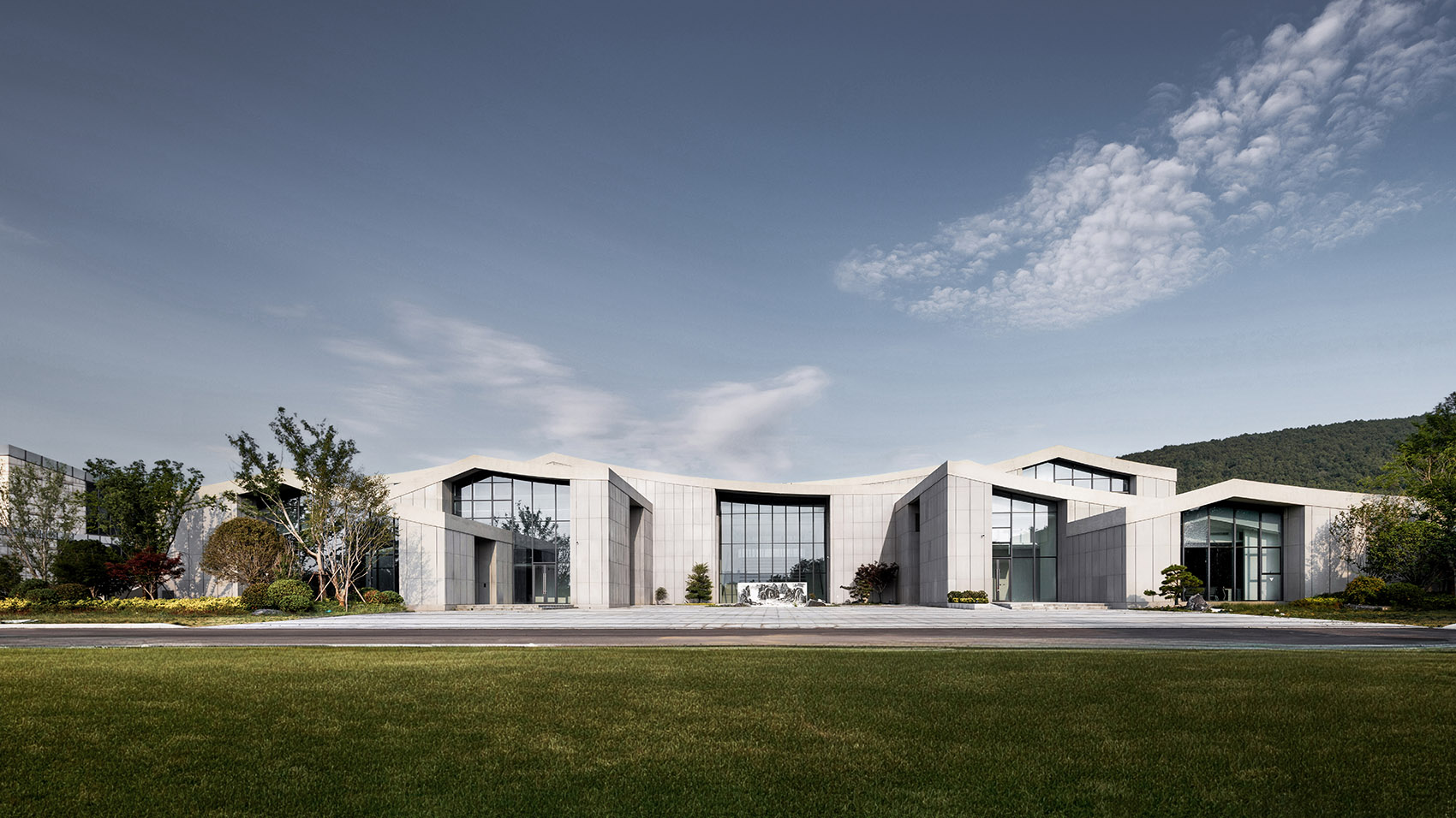 The Li Keran Art Center in Xuzhou by THAD - 谷德设计网