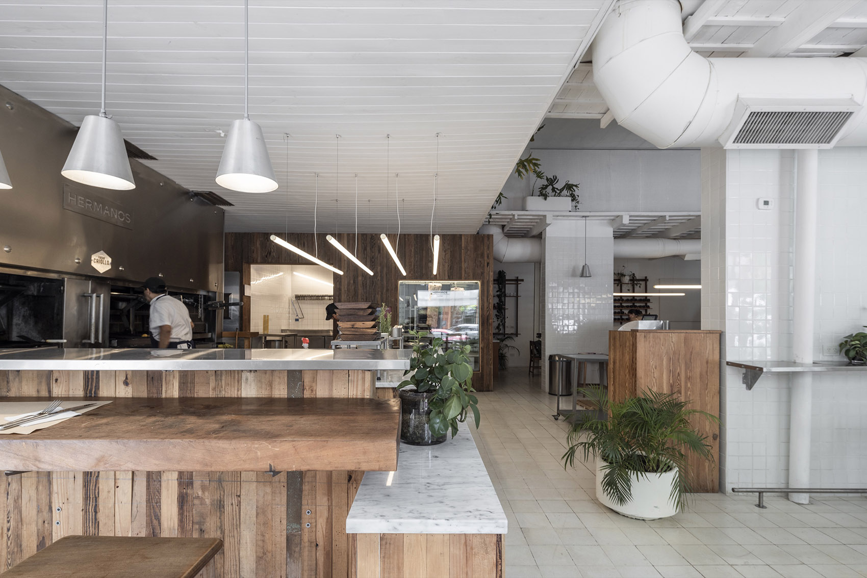 HERMANOS Restaurant by OHIO Estudio - 谷德设计网