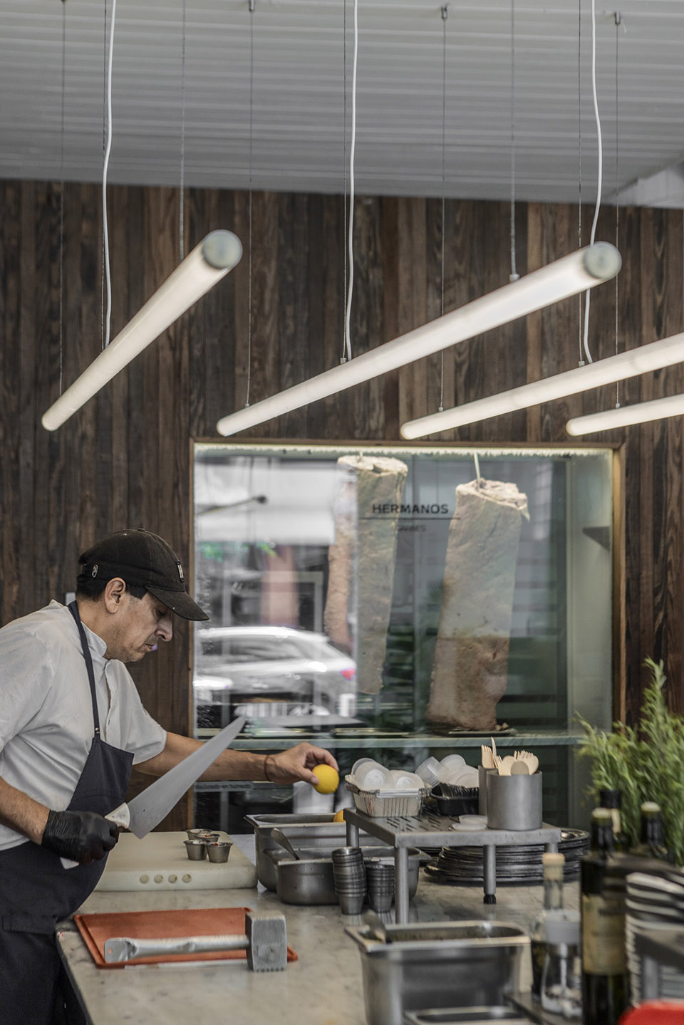 HERMANOS Restaurant by OHIO Estudio - 谷德设计网