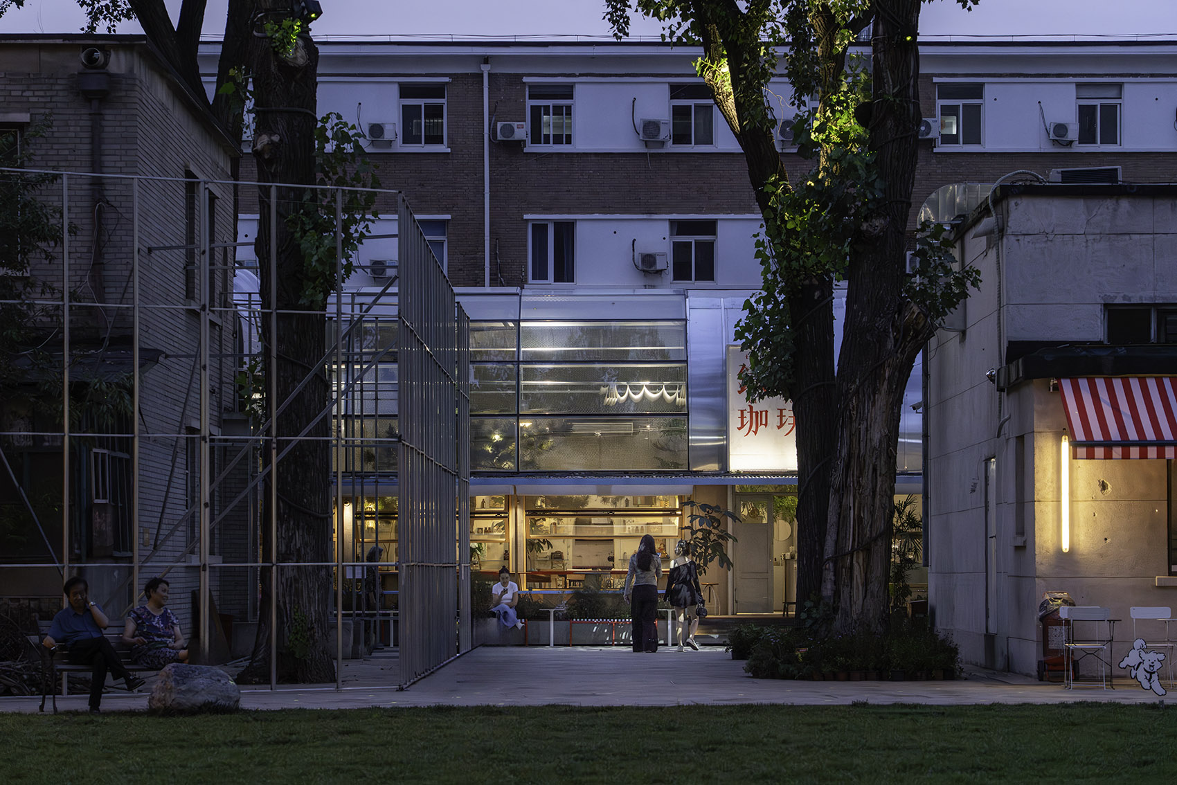 铁手咖啡友谊商店花园店，北京 / 申江海建筑事务所 - 谷德设计网