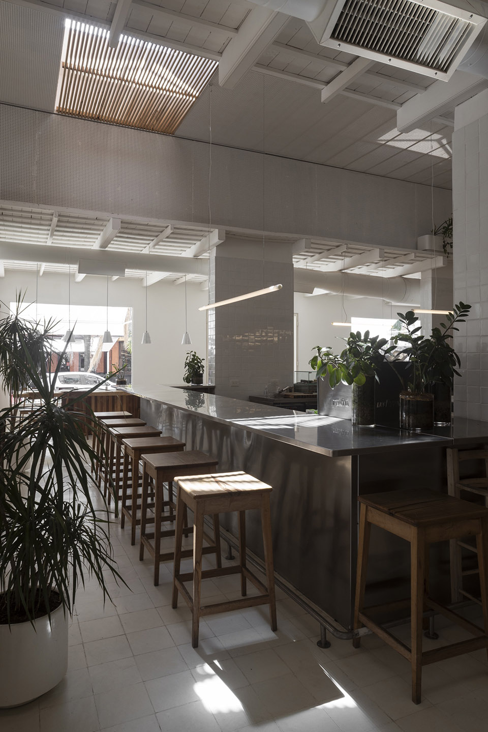 HERMANOS Restaurant by OHIO Estudio - 谷德设计网