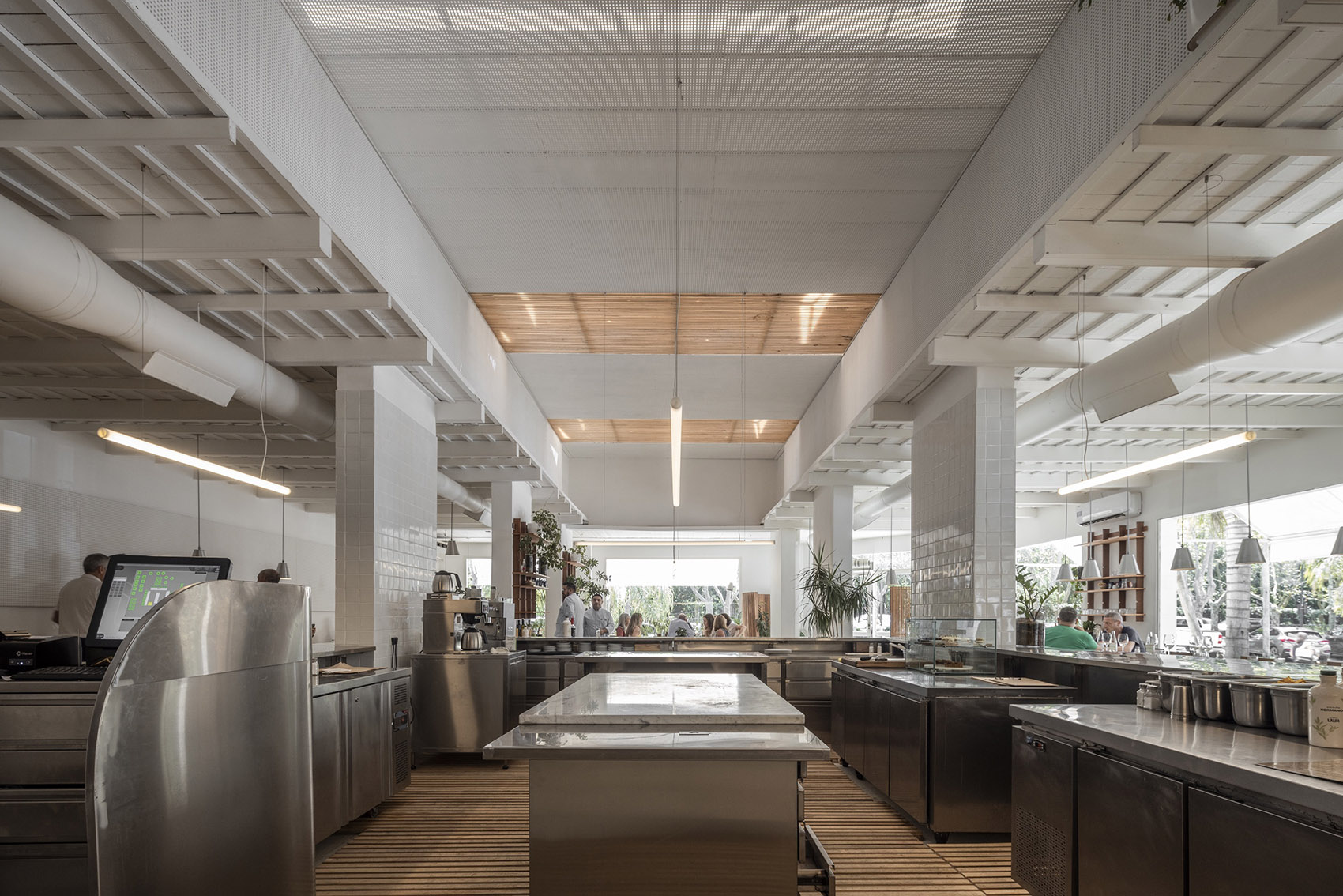 HERMANOS Restaurant by OHIO Estudio - 谷德设计网