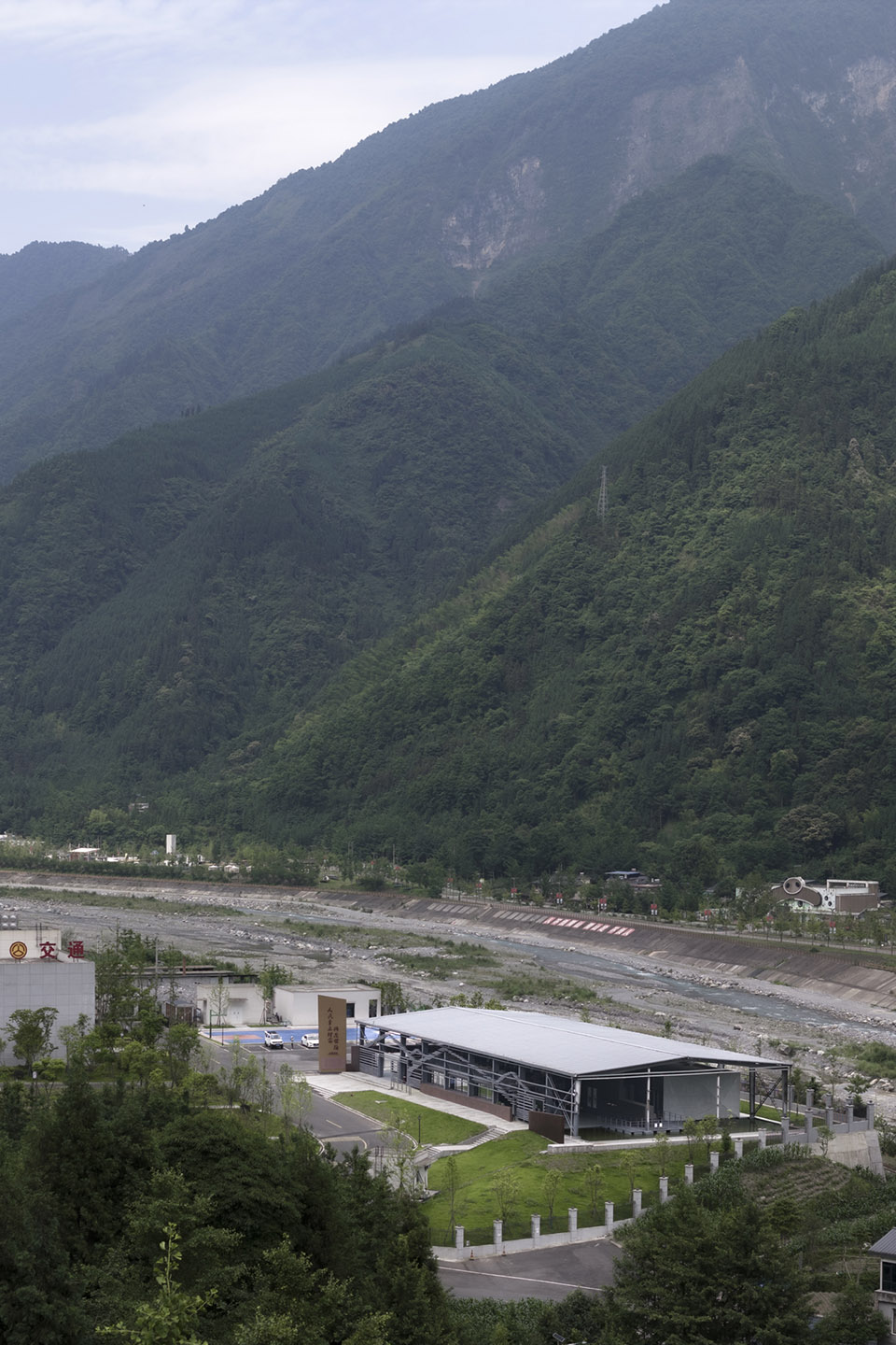 Memorial Exhibition Hall Design for the “Mianmao Highway” by Atelier Haode - 谷德设计网