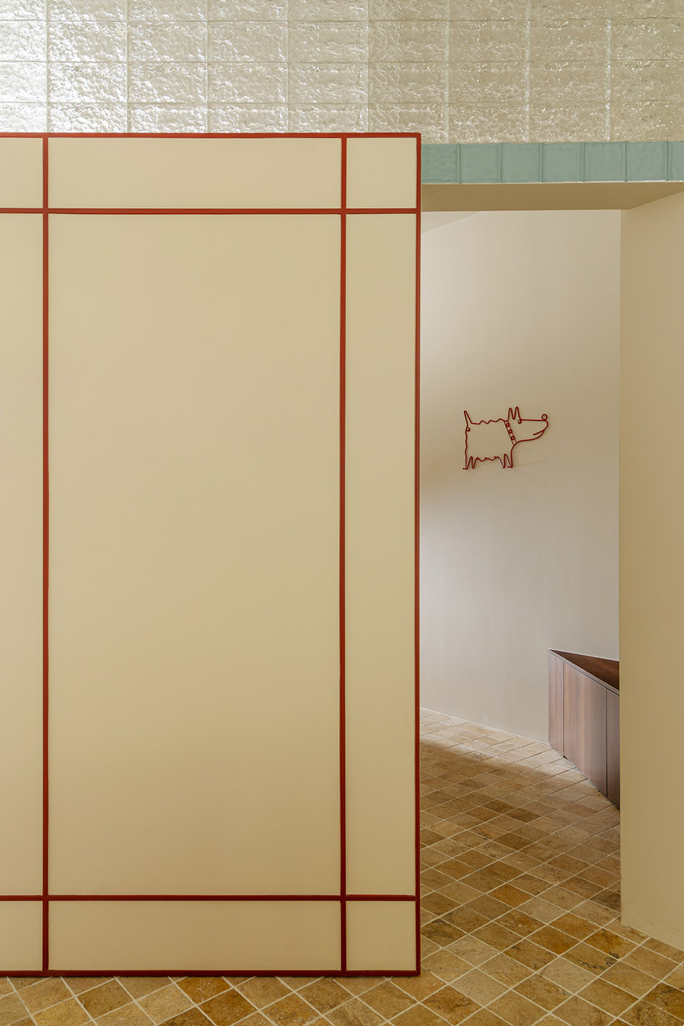 Multi-Generational Living in a Narrow layout by 7 Design - 谷德设计网