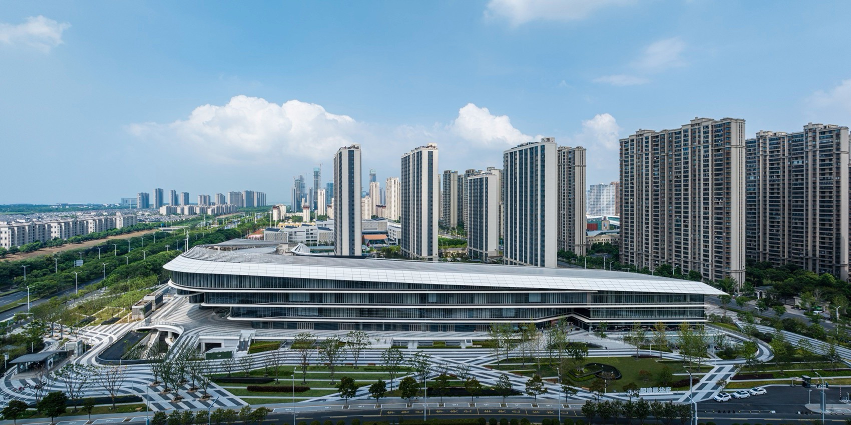 Suzhou Wujiang Songling Avenue Bus Terminal by Nikken Sekkei Ltd - 谷德设计网