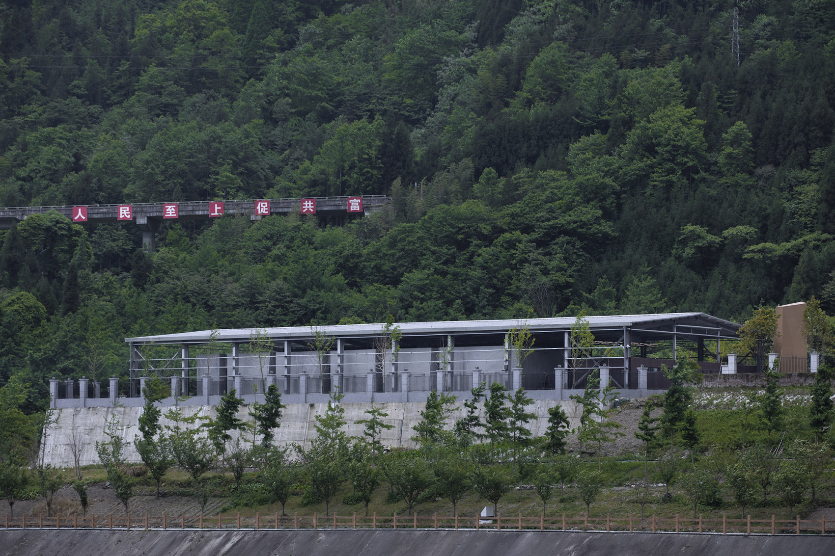 Memorial Exhibition Hall Design for the “Mianmao Highway” by Atelier Haode - 谷德设计网