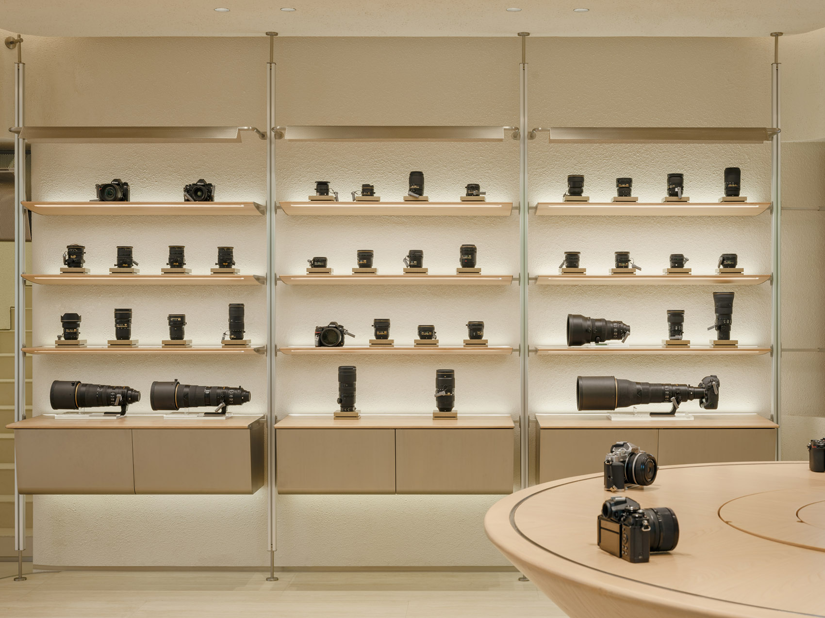 Nikon Shanghai Store 2.0 by LUKSTUDIO - 谷德设计网