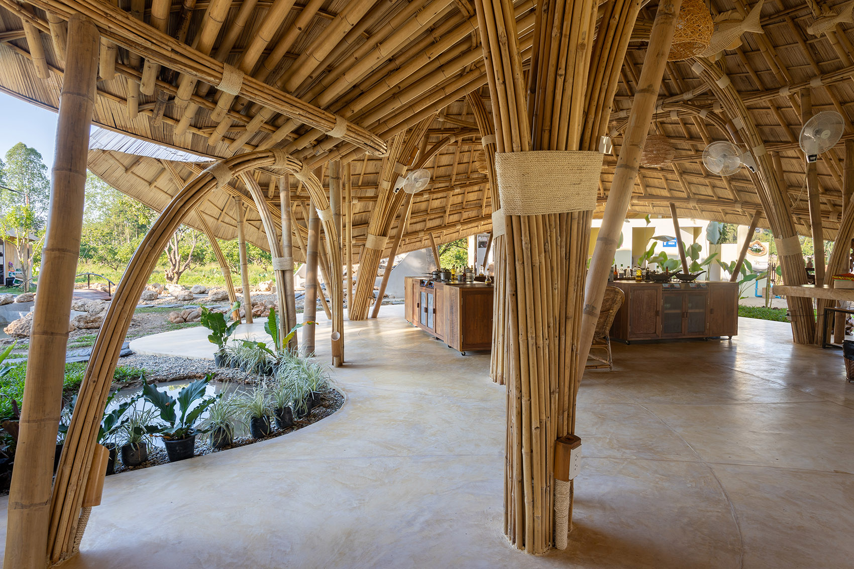 The Bull cooking teaching pavilions by Chiangmai Life Architects - 谷德设计网