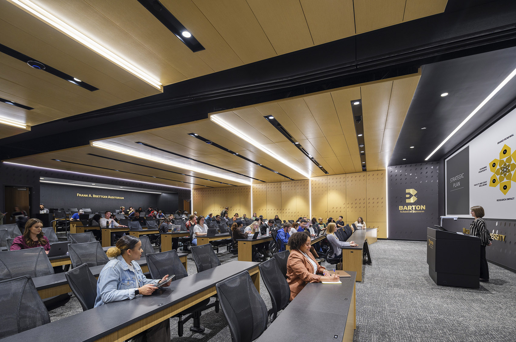 Wichita State University Barton School of Business–Woolsey Hall by Gensler - 谷德设计网