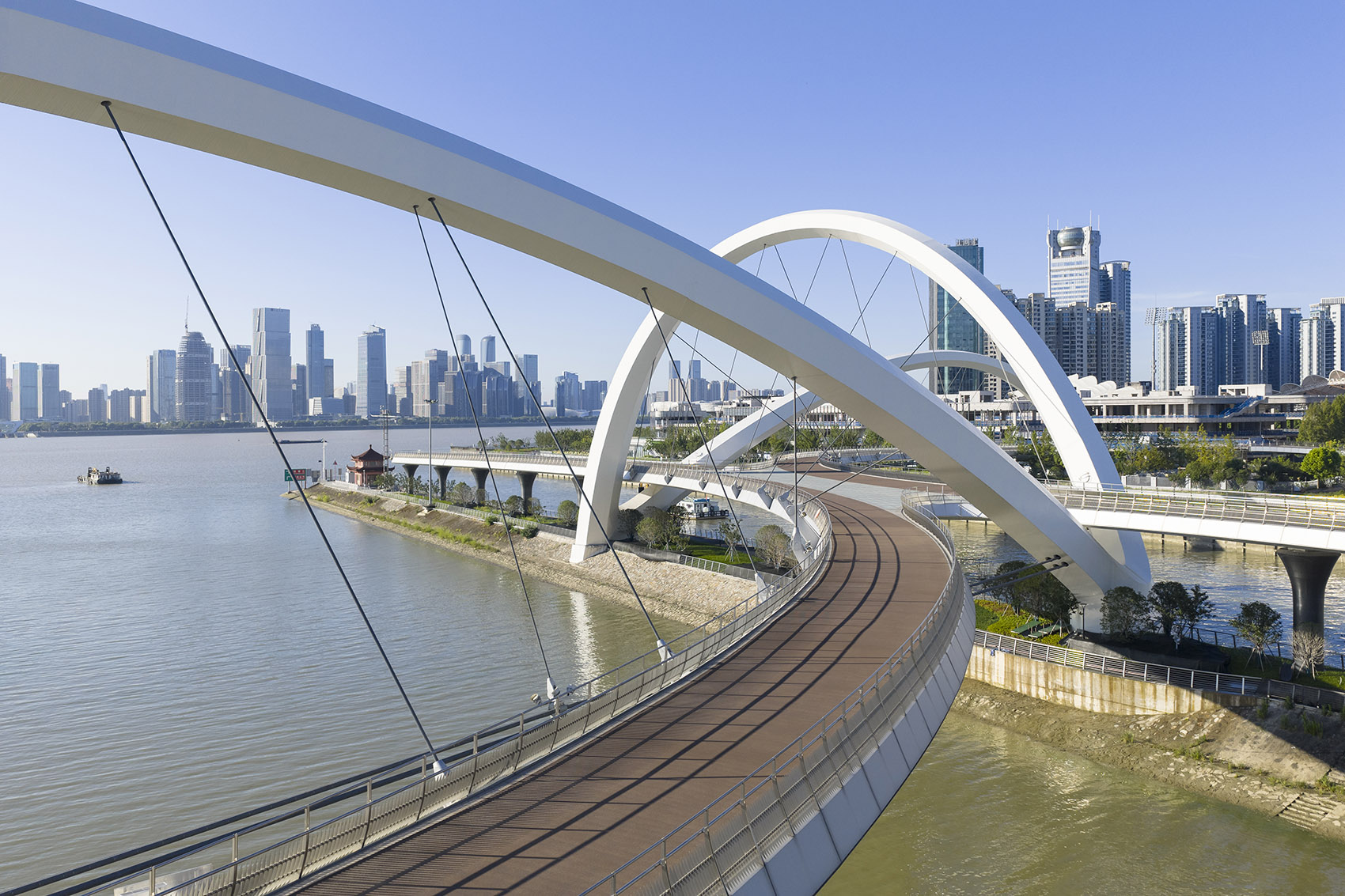 Grand Canal Gateway Bridge completed by Zaha Hadid Architects(ZHA) - 谷德设计网
