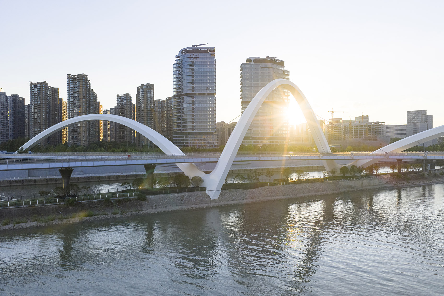 Grand Canal Gateway Bridge completed by Zaha Hadid Architects(ZHA) - 谷德设计网