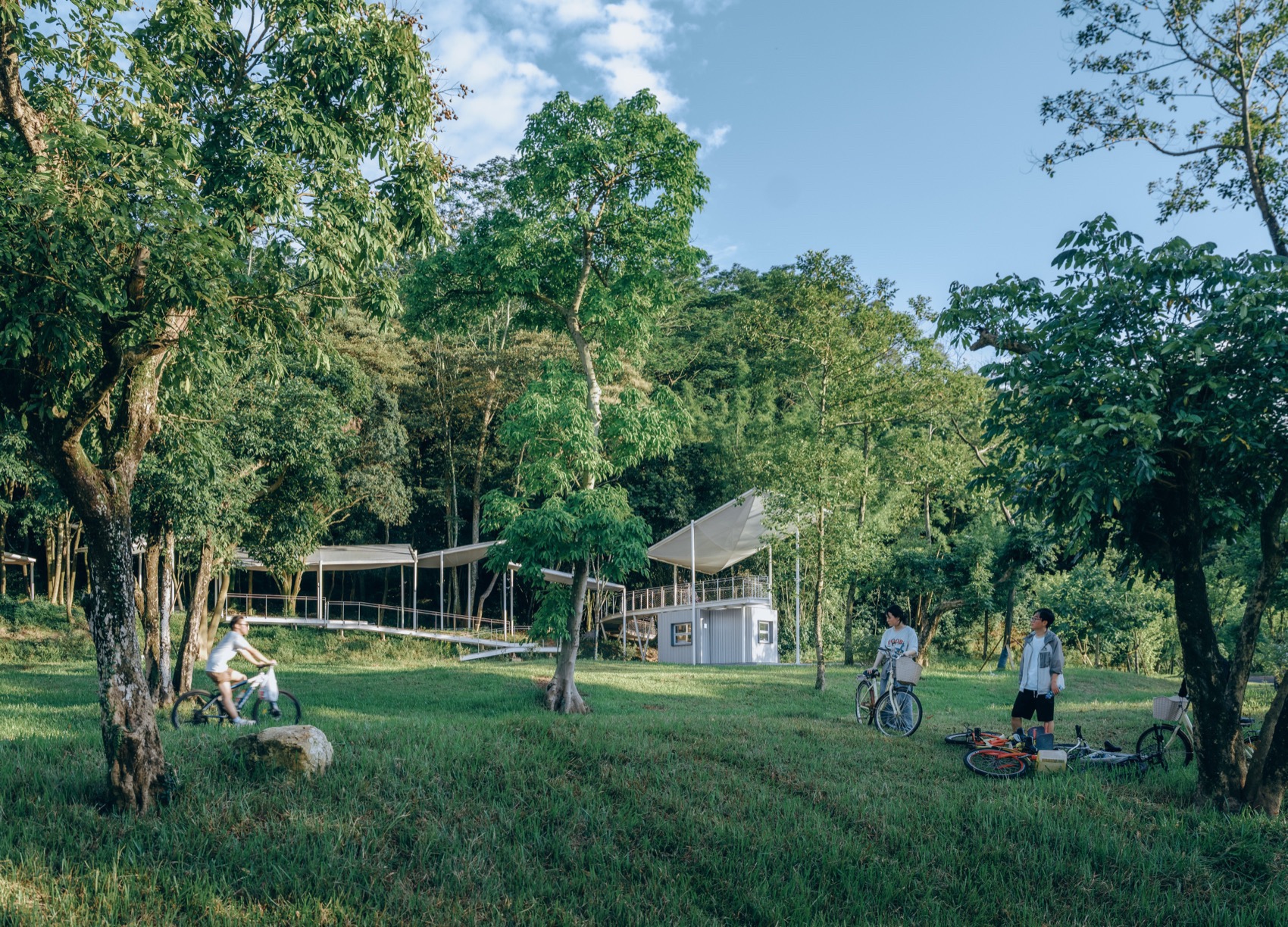 Floating Canopy Grove by People’s Architecture Office - 谷德设计网