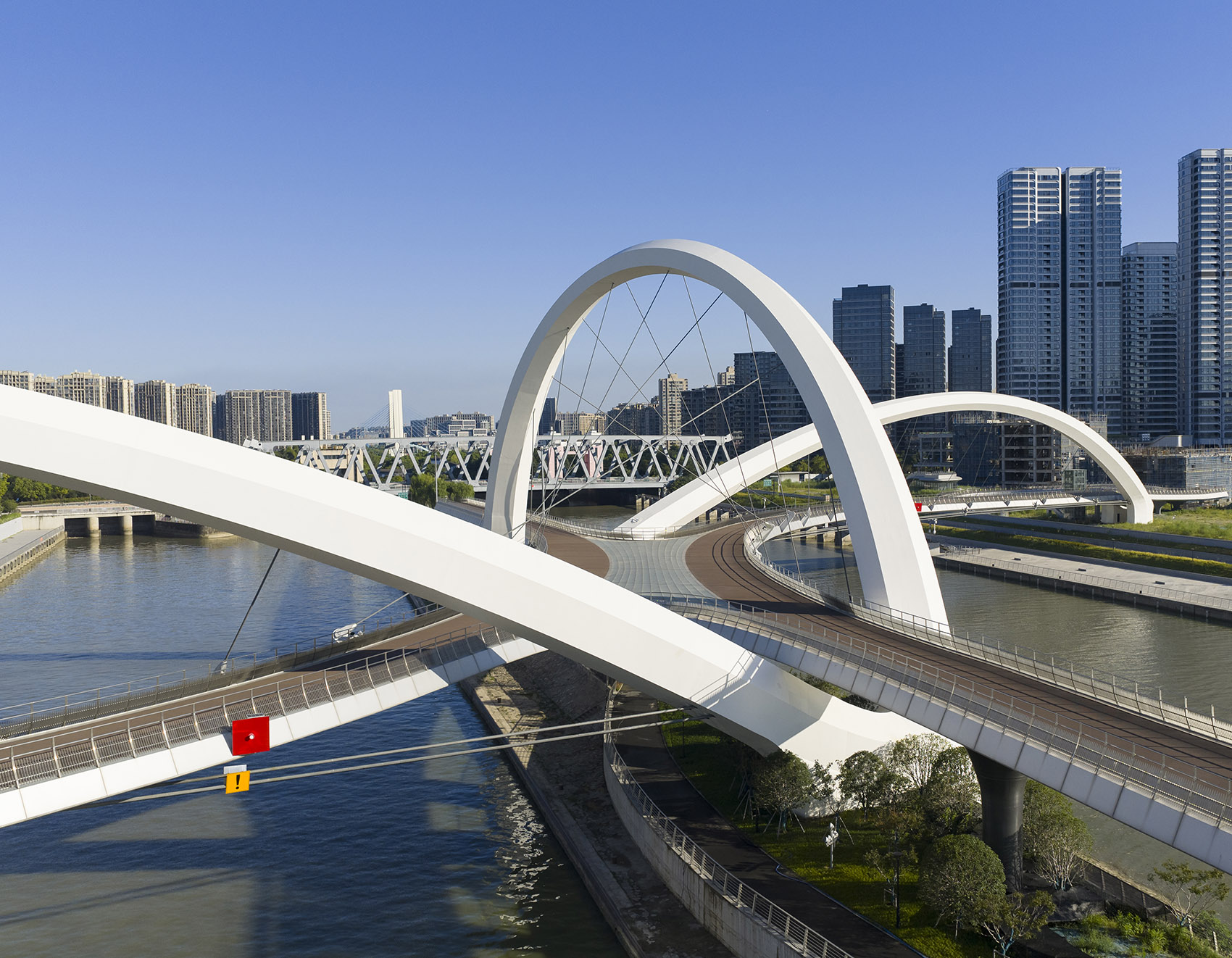 Grand Canal Gateway Bridge completed by Zaha Hadid Architects(ZHA) - 谷德设计网