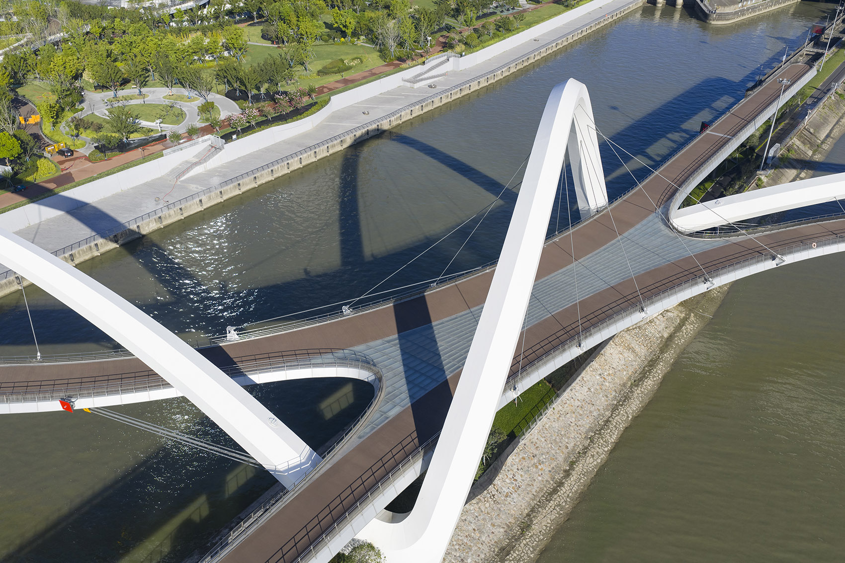 Grand Canal Gateway Bridge completed by Zaha Hadid Architects(ZHA) - 谷德设计网