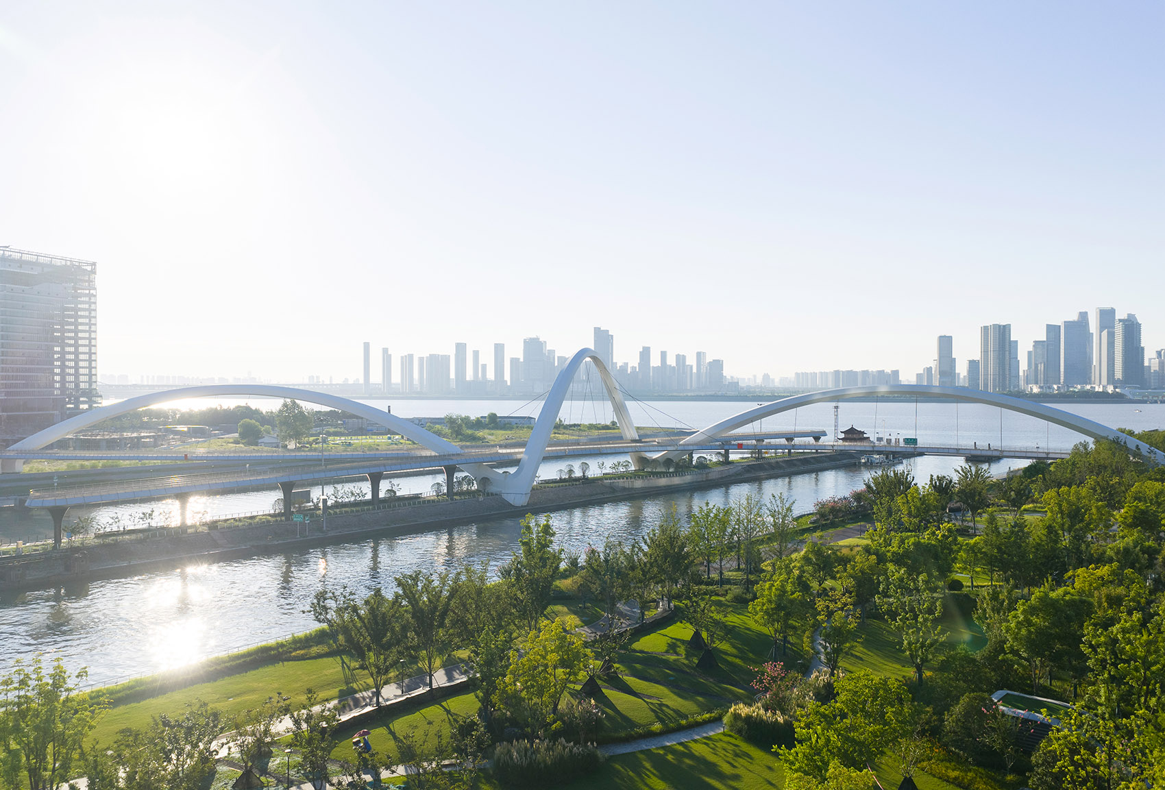Grand Canal Gateway Bridge completed by Zaha Hadid Architects(ZHA) - 谷德设计网