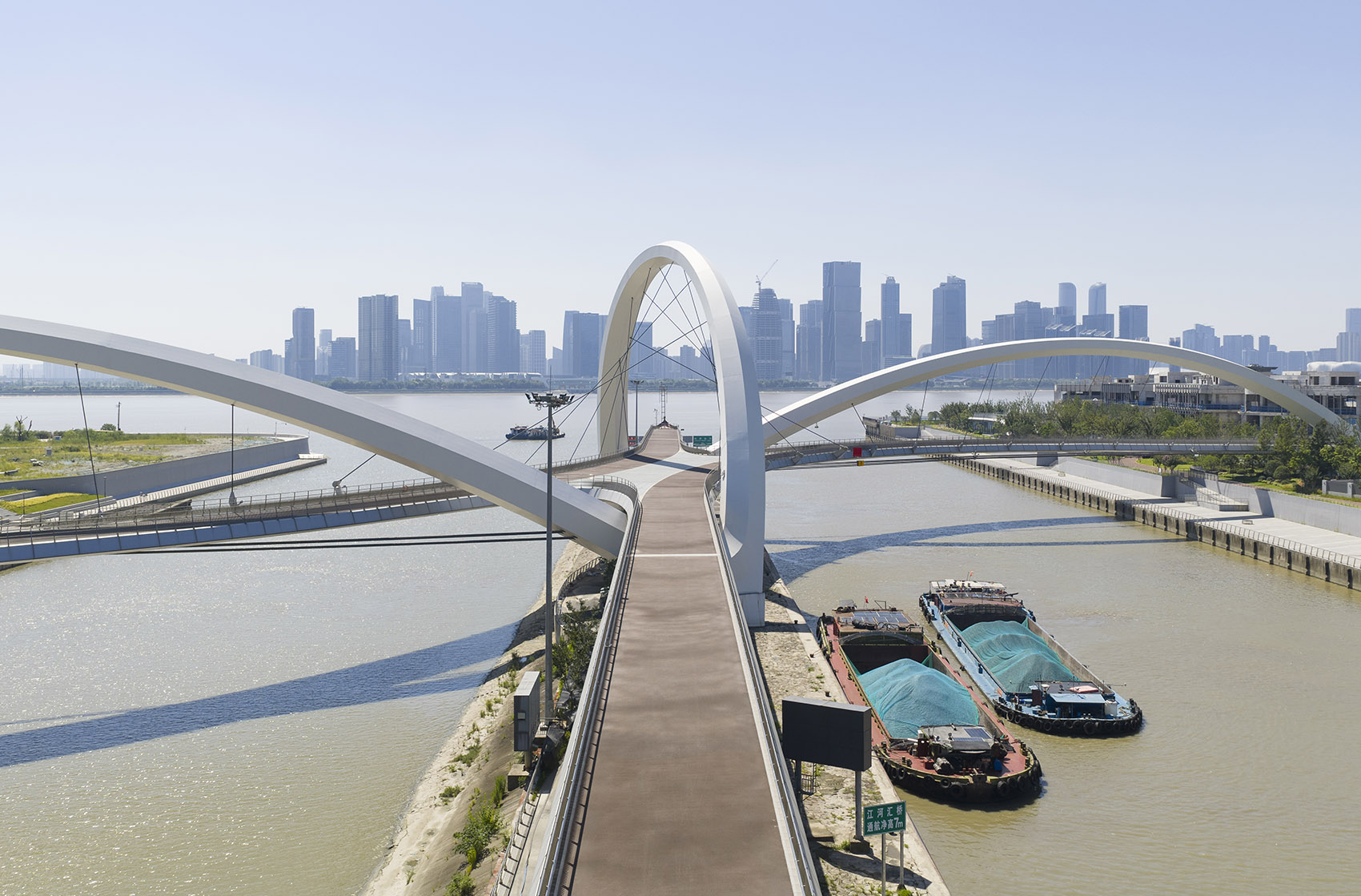 Grand Canal Gateway Bridge completed by Zaha Hadid Architects(ZHA) - 谷德设计网