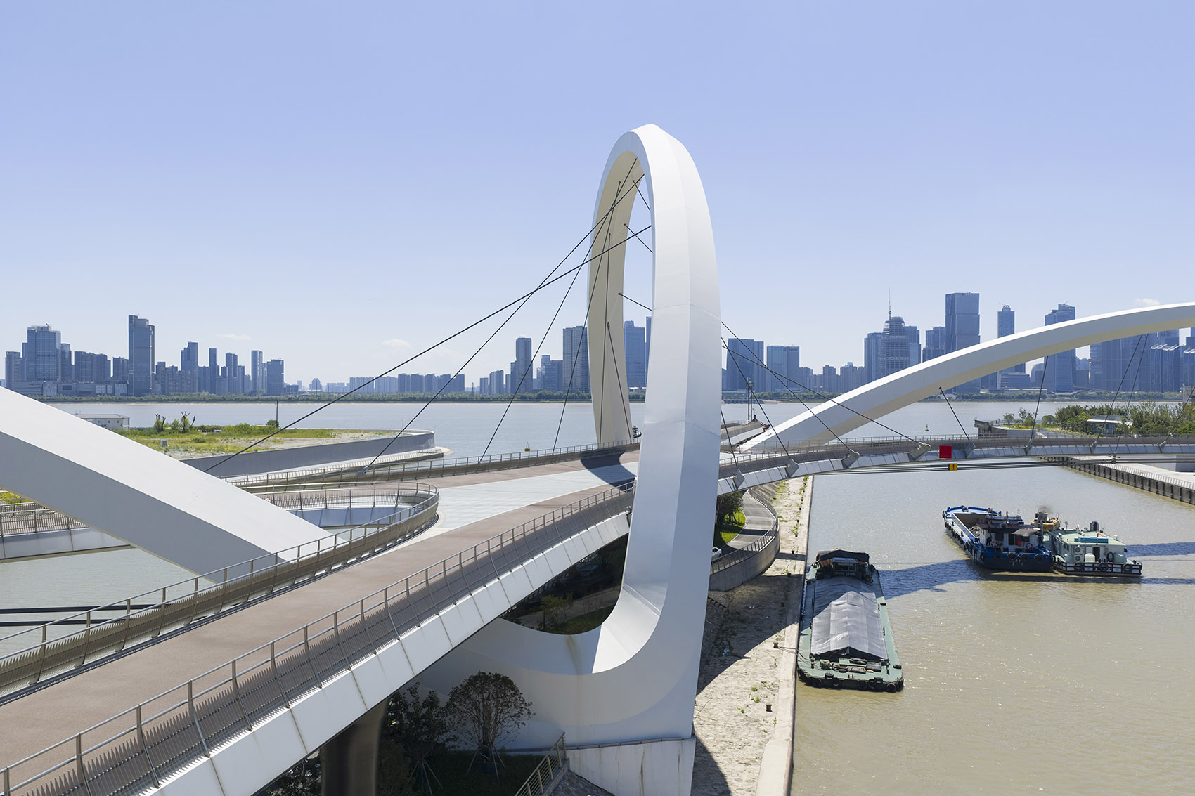 Grand Canal Gateway Bridge completed by Zaha Hadid Architects(ZHA) - 谷德设计网