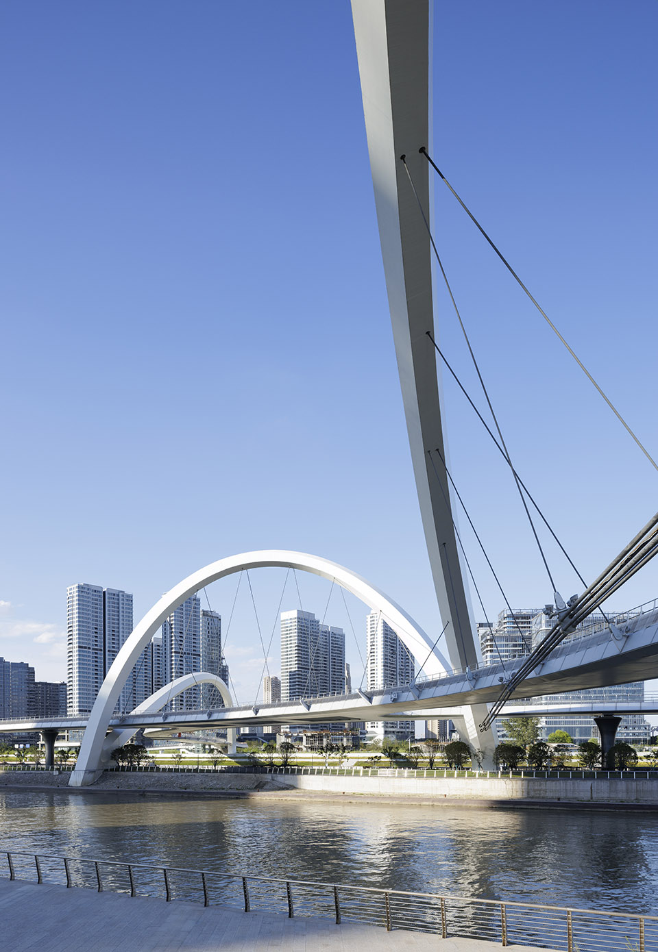 Grand Canal Gateway Bridge completed by Zaha Hadid Architects(ZHA) - 谷德设计网