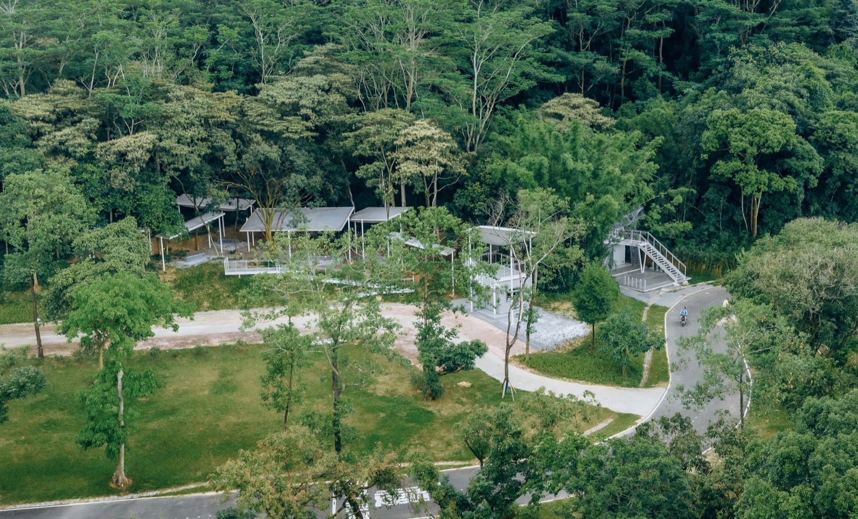 Floating Canopy Grove by People’s Architecture Office - 谷德设计网