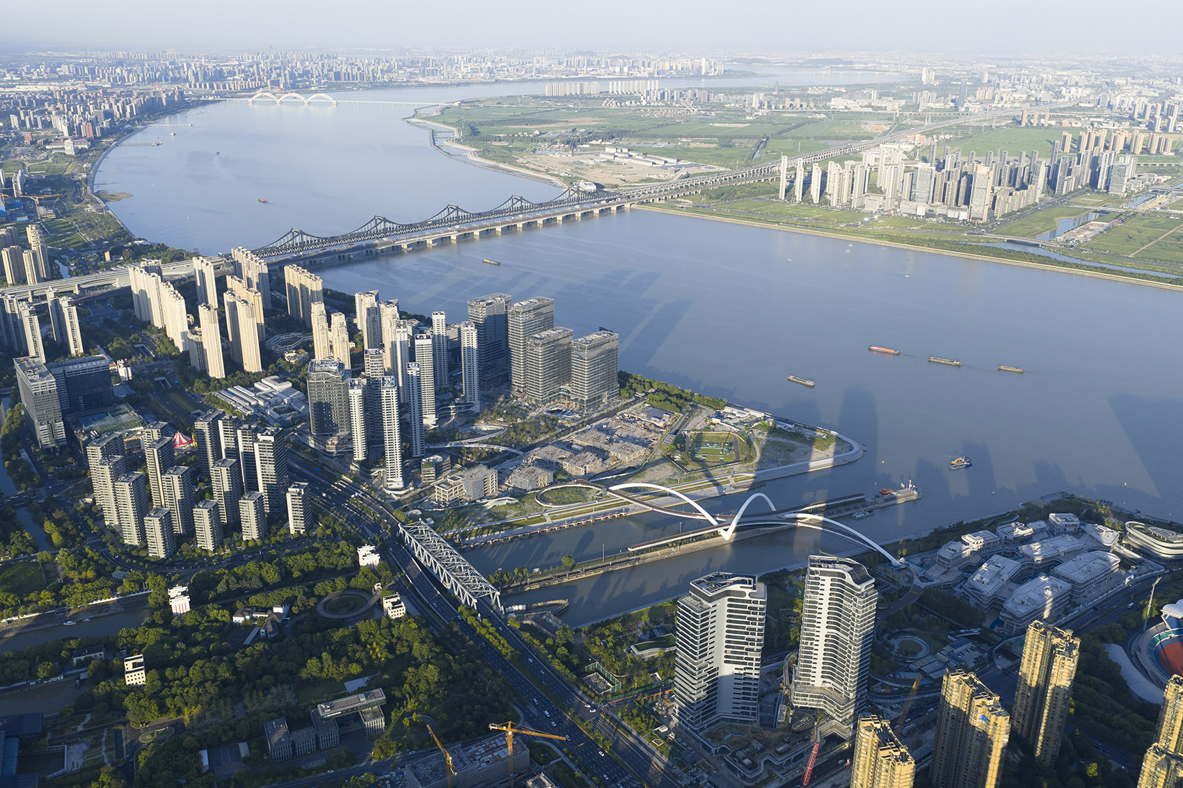 Grand Canal Gateway Bridge completed by Zaha Hadid Architects(ZHA) - 谷德设计网