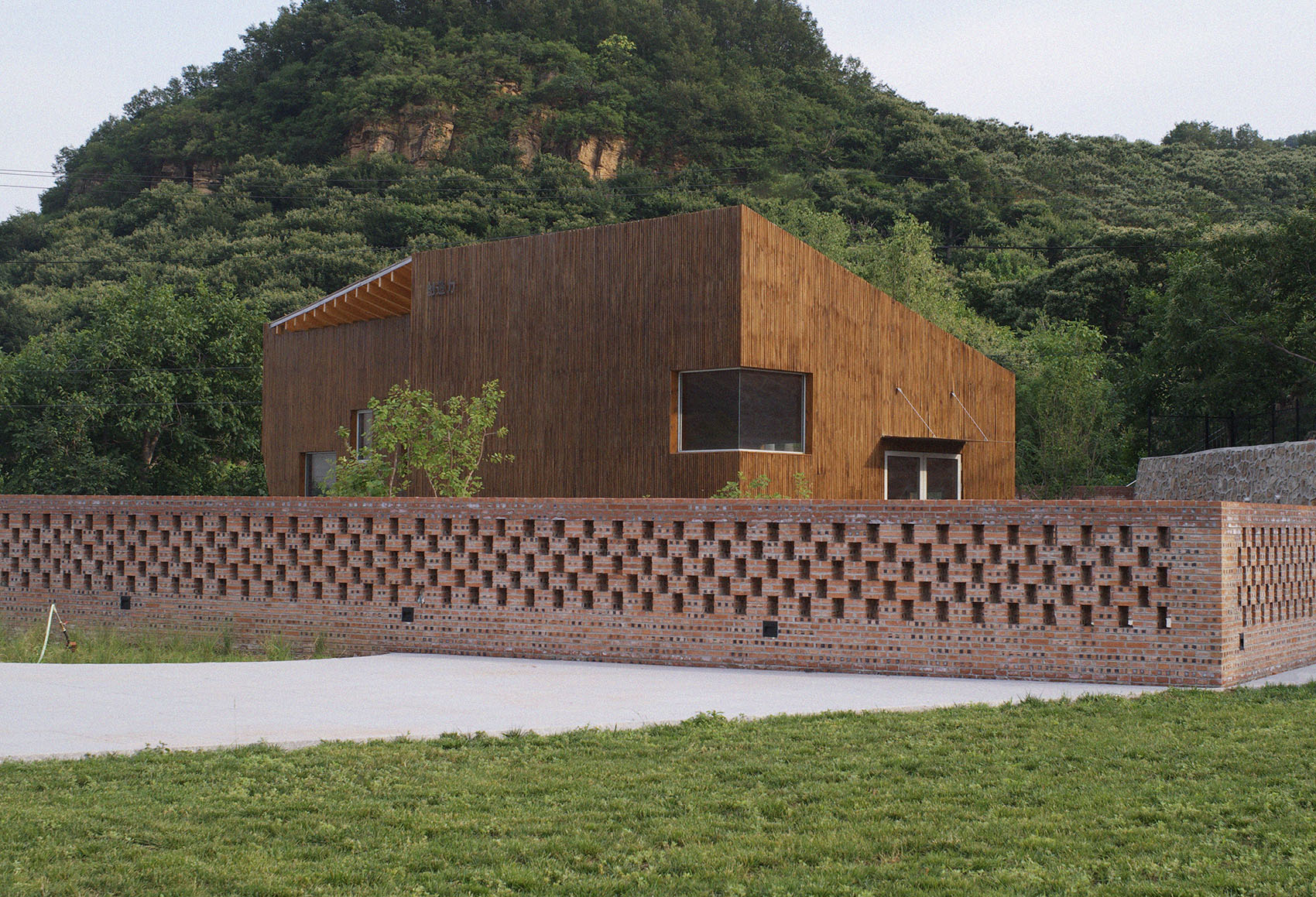 Public Learning Hub in a Mountain Valley by Hapitat Architects - 谷德设计网