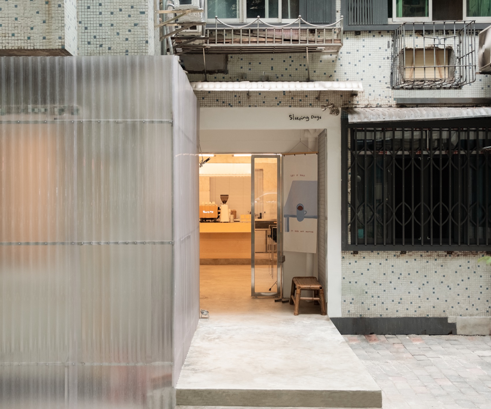 Sleeping Dogs Coffee by Inception Design Studio - 谷德设计网