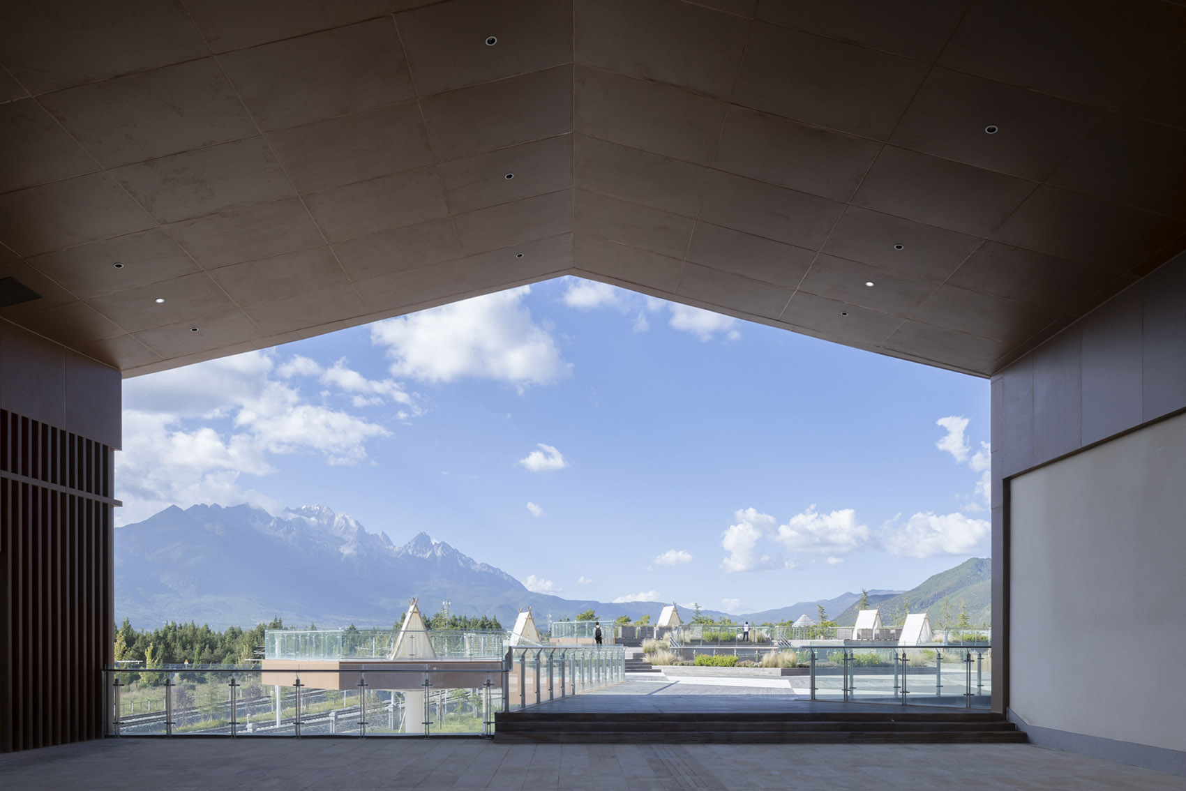 Yulong Snow Mountain Transportation Complex by THAD - 谷德设计网