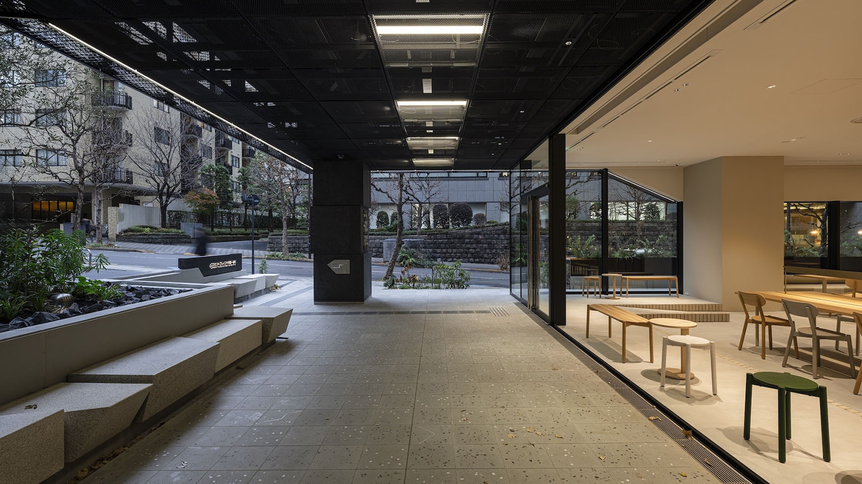 Front Place Chiyoda Ichibancho by Mitsubishi Jisho Design Inc. - 谷德设计网