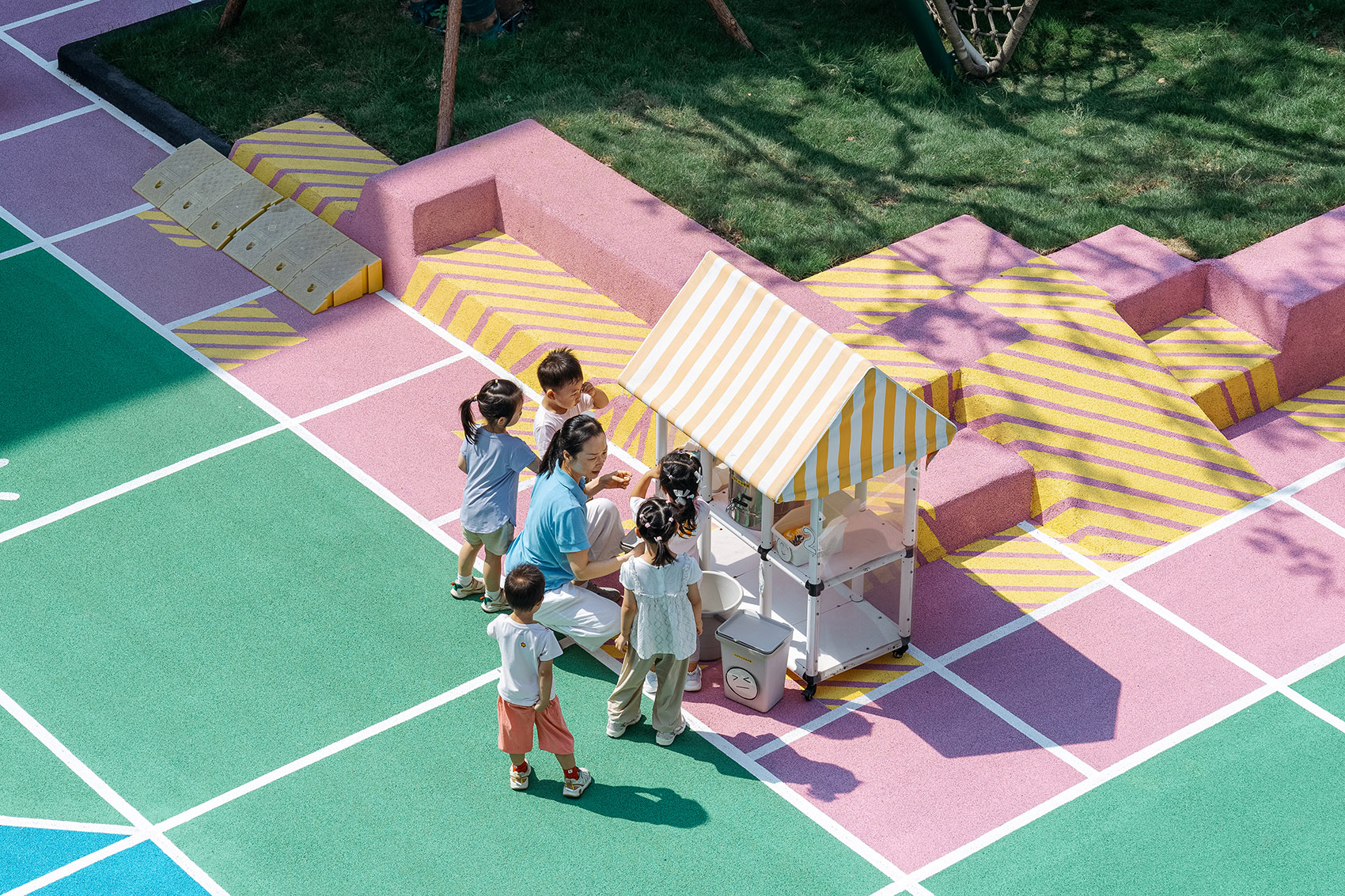 Flying Chess Kindergarten by VIASCAPE design - 谷德设计网