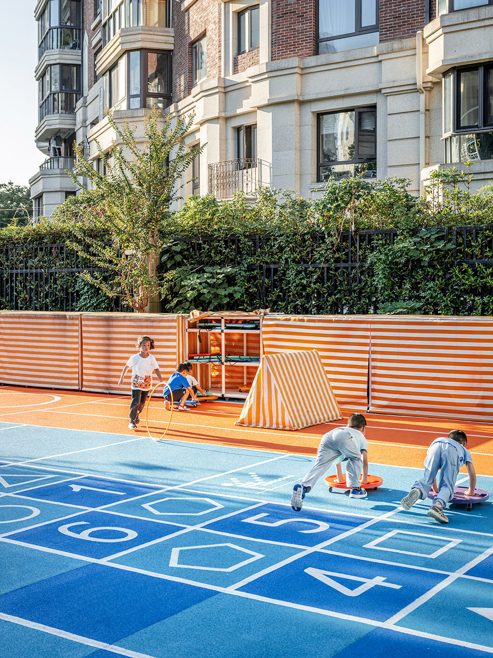 Flying Chess Kindergarten by VIASCAPE design - 谷德设计网
