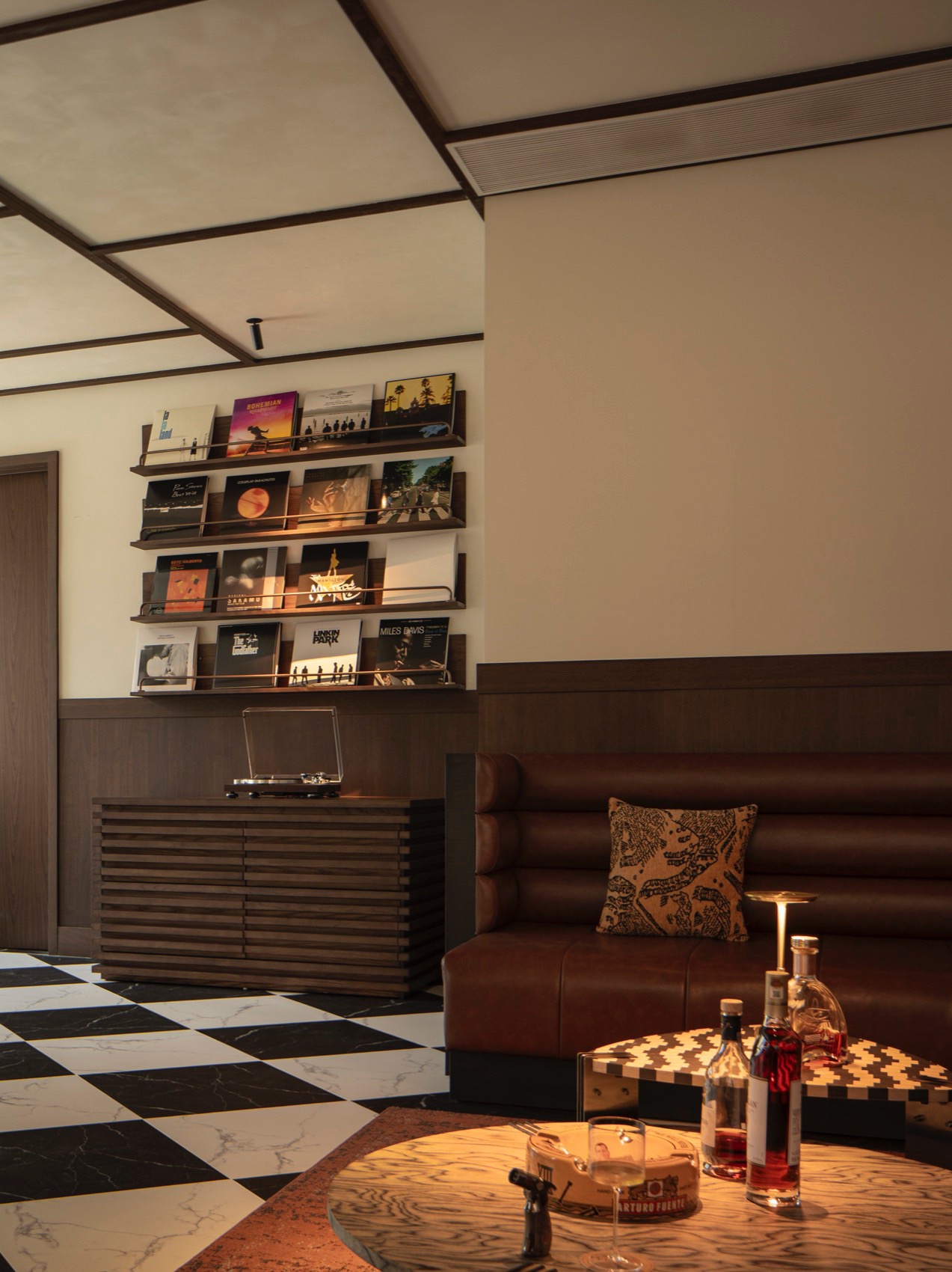 PEEEAK Café & Bar by Vivienne Han Design - 谷德设计网